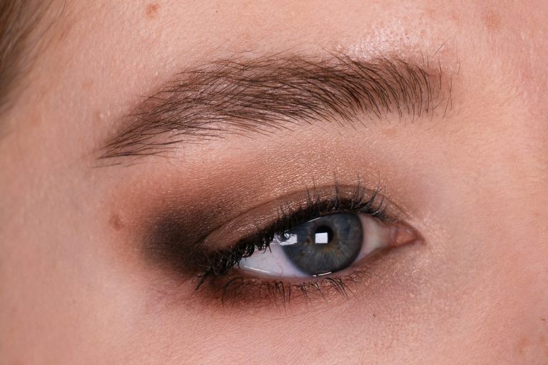 Augenformen schminken - 8 Make-up Techniken für alle Augen - Carina ...